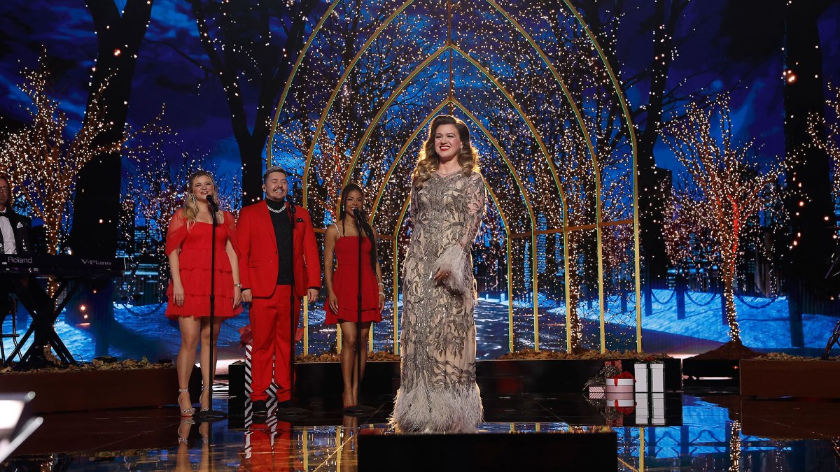 SAD NEWS! Kelly Clarkson announced that The Voice will be the final ...