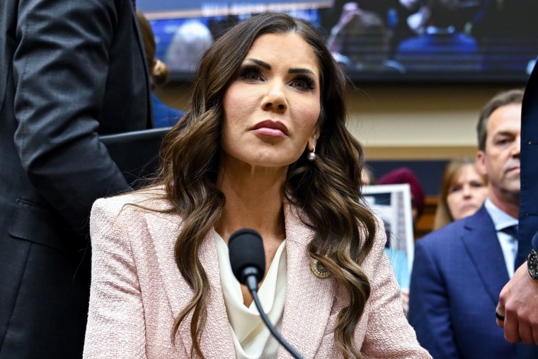 In less than a day! Trump has surprisingly chosen Kristi Noem for a new ...