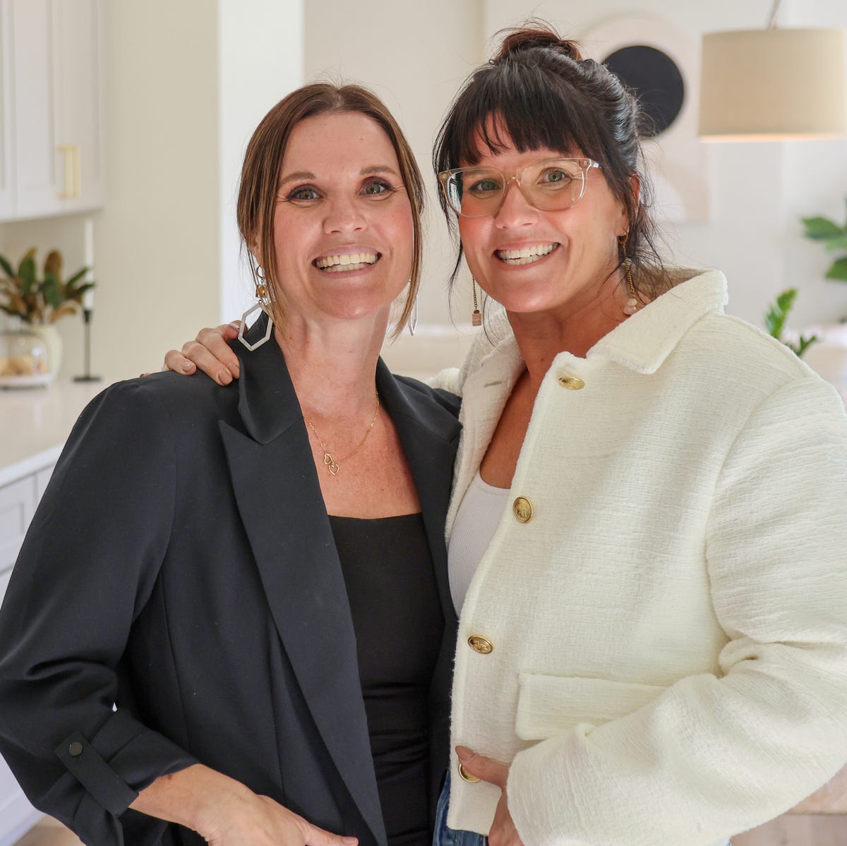 SHOCKING! HGTV has not only replaced Lyndsay Lamb in Unsellable Houses ...